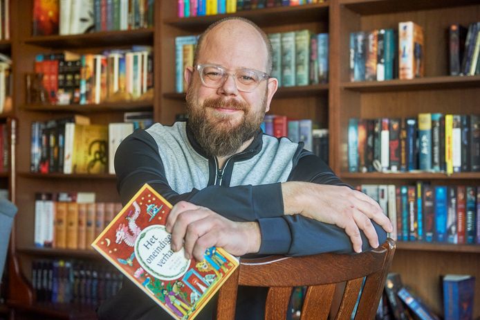 Van klein leesgroepje naar 1100 volgers: John van Hal maakt sci-fi- en ...
