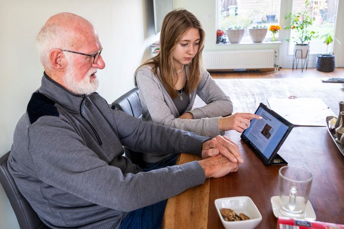 Alina (12) kan door Wim (77) beter lezen. Forte School zoekt meer ...