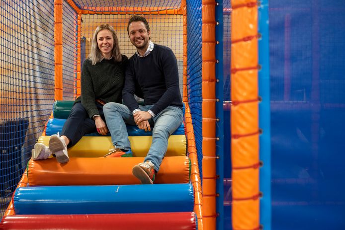 Kristof en Kelly gaven net voor lockdown hun job op en kochten ...
