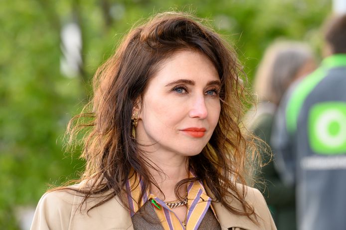 Victoria heeft na Burning Man-drama geen genoeg van modder en jarige Carice komt met bijzonder ...