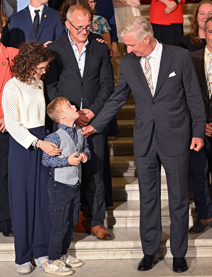 IN BEELD. Tienjarige Ernest steelt de show op het paleis: jongetje legt ...