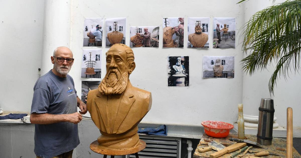 Ad Wouters maakt nieuw beeld van stichter Kruidtuin | Leuven | hln.be