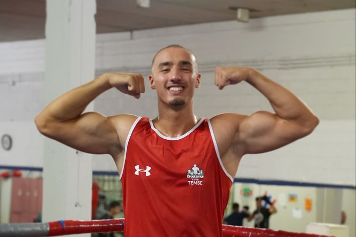 Ayman Benali (22) kroont zich tot Vlaams bokskampioen | Temse | hln.be