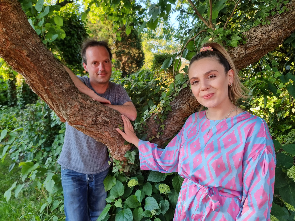 INTERVIEW. ‘Jodelmeisje’ Laura Omloop (23) maakt comeback: “Gestopt met ...