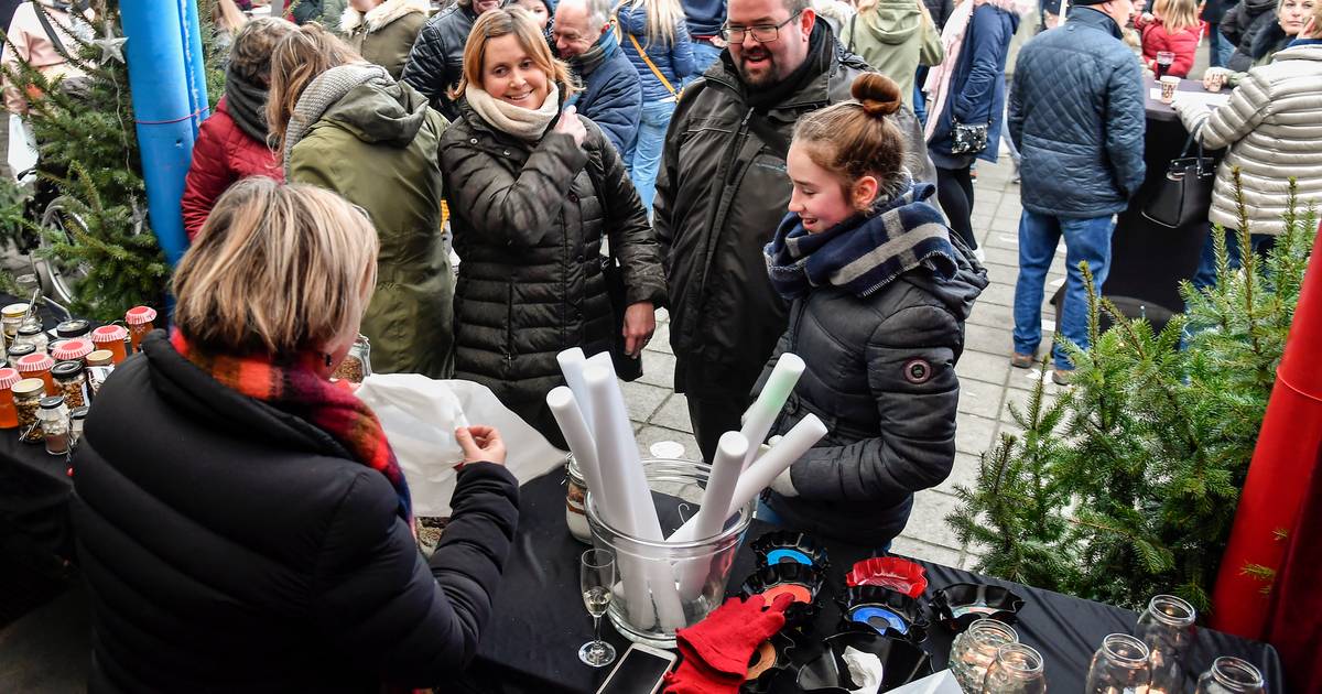Verenigingen zorgen voor gezellige kerstmarkt, ook plaatjes aanvragen om kinderen in armoede ...