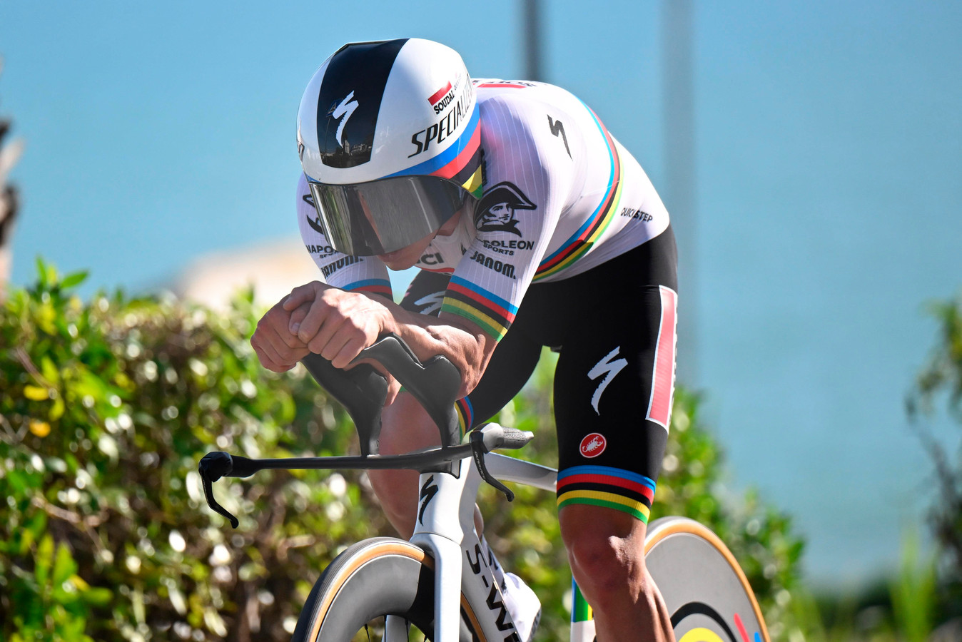 Herbekijk hier de integrale uitzending van rit 4 in de Ronde van de ...