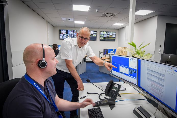 Twentse beveiliger ziet bijna alles wat er buiten gebeurt: ‘We kunnen politie nog veel meer ...