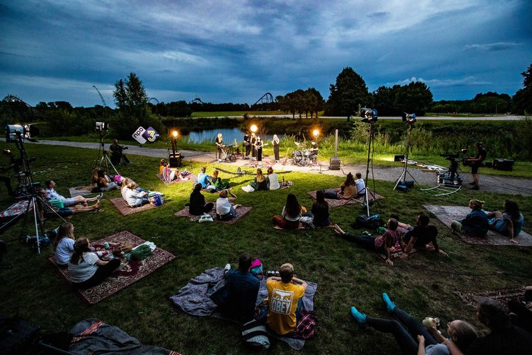 Online-Lowlands is een muzikale pleister op de coronawond | Trouw