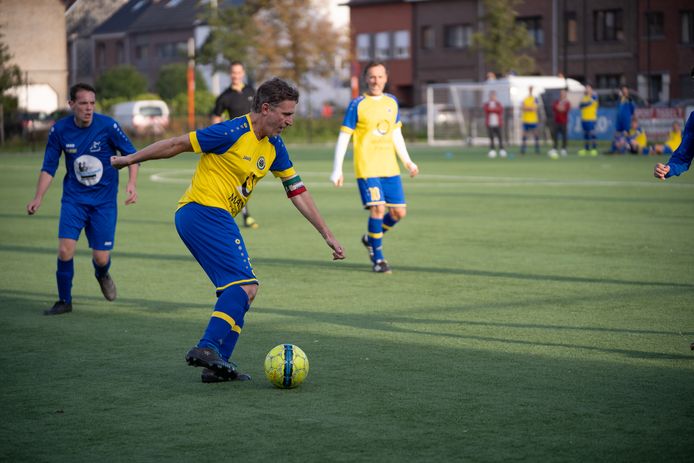 G-voetballers van Schelle Sport vieren jubileum met oefenmatch tegen ...