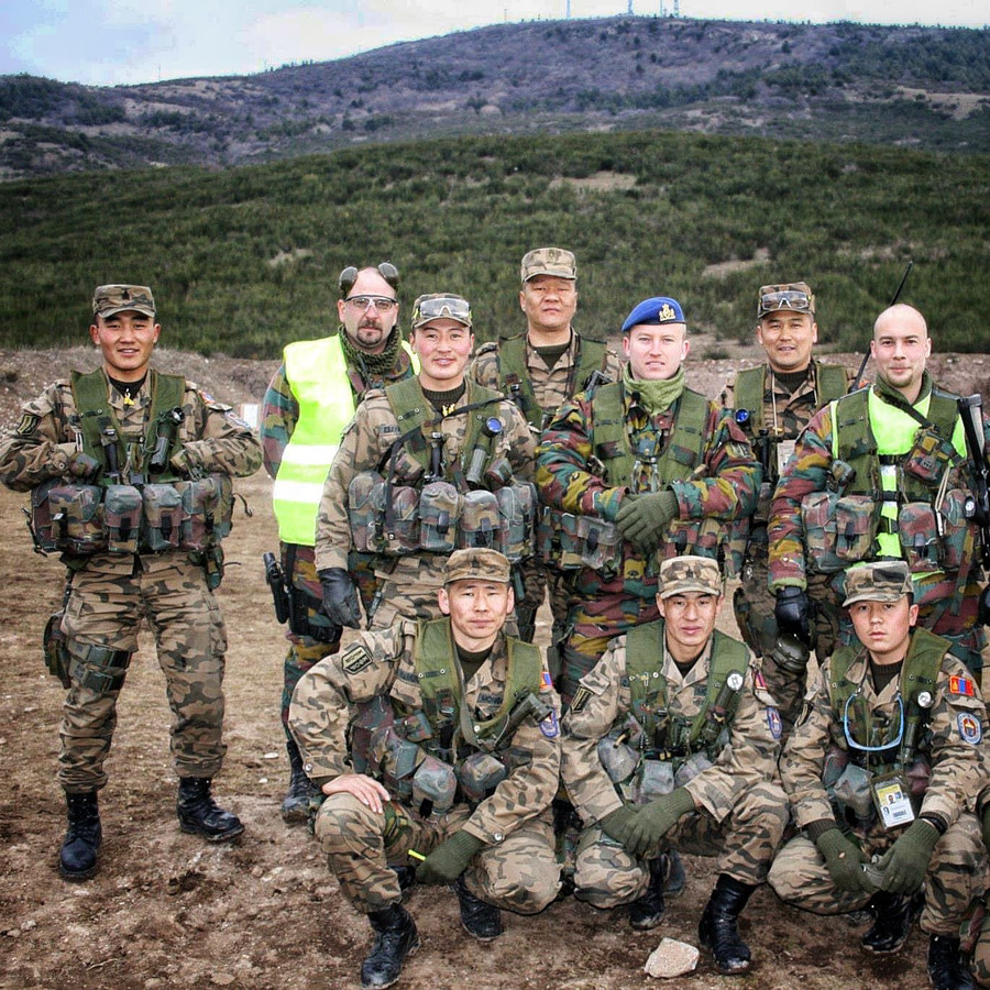 Hij diende in Kosovo, nu neemt Kortrijks schepen Axel Weydts verplicht ...