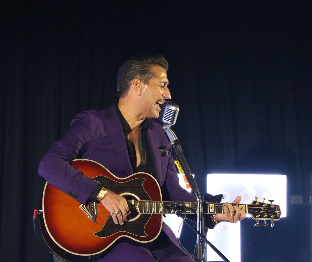 Danny Vera openhartig in Oostkerk | Foto | pzc.nl