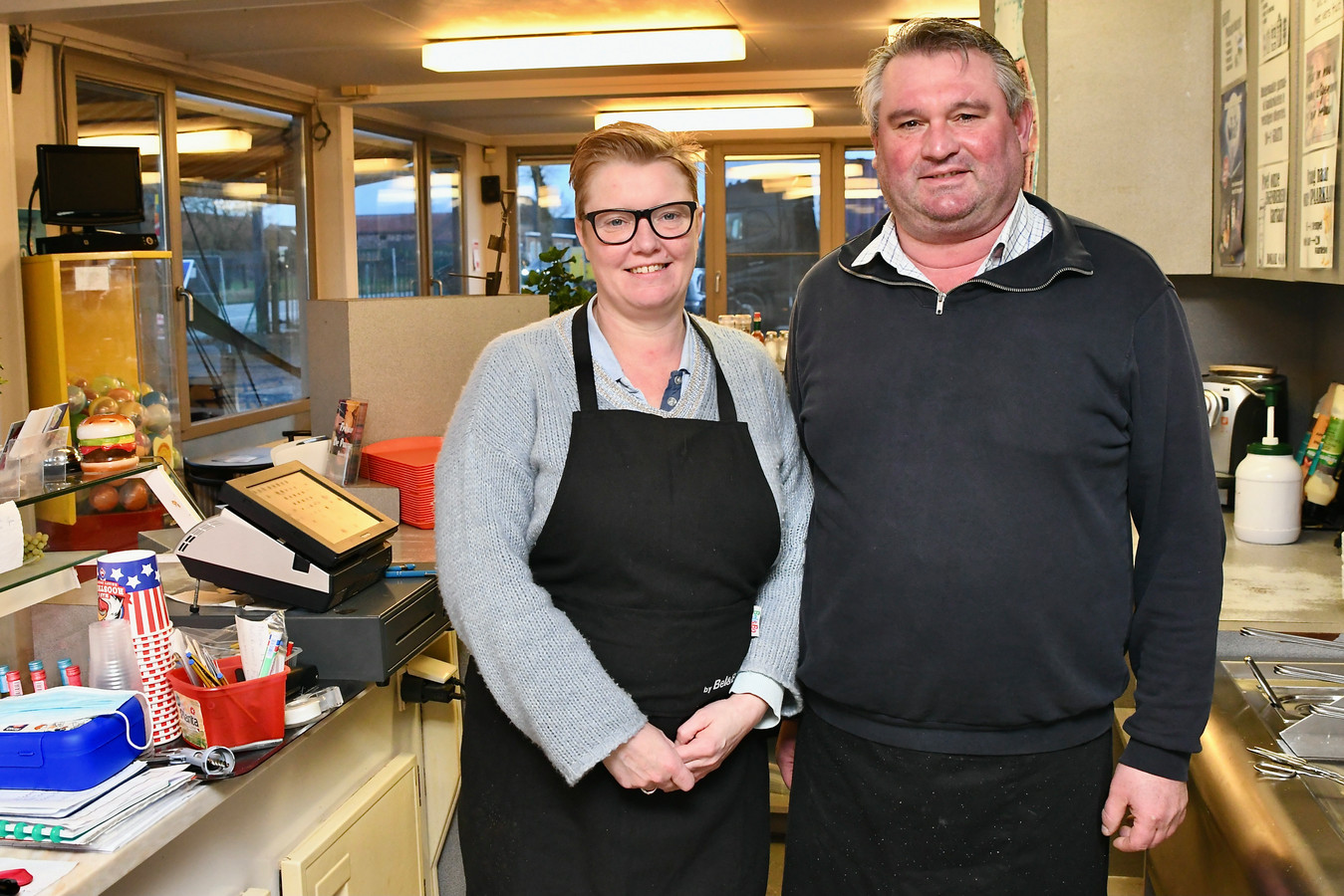 Zin in een kleintje met stoofvleessaus? Dit zijn de laatste échte frietkoten van de Mandelstreek ...