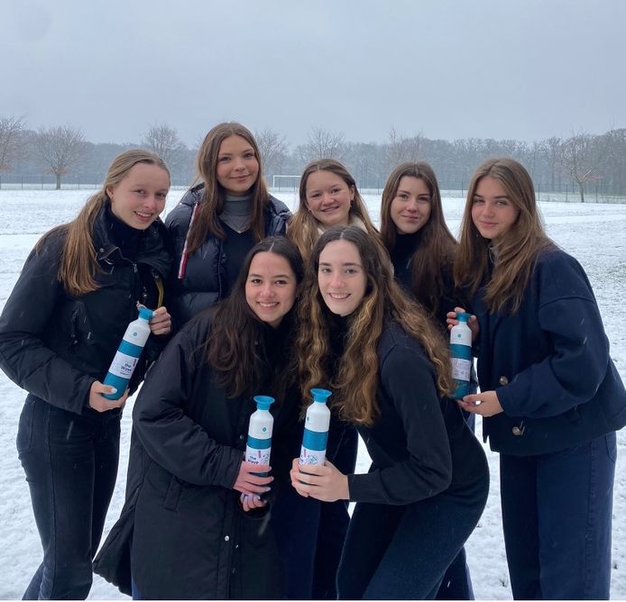 Scholieren verkopen duurzame drinkbussen: “Ten voordele van properdere ...