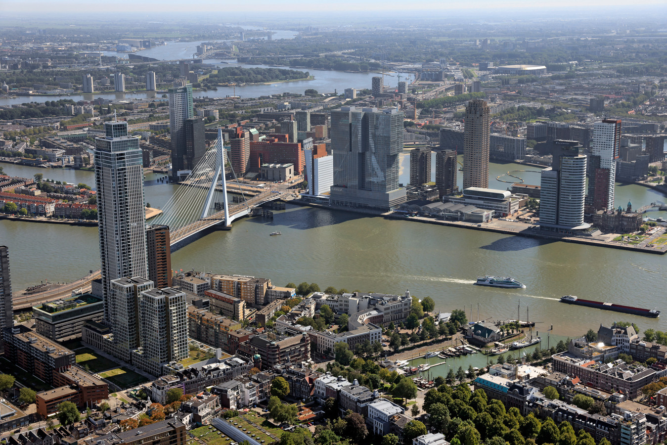 Oefening met helikopters van de Koninklijke Marine in Rotterdam-Zuid ...