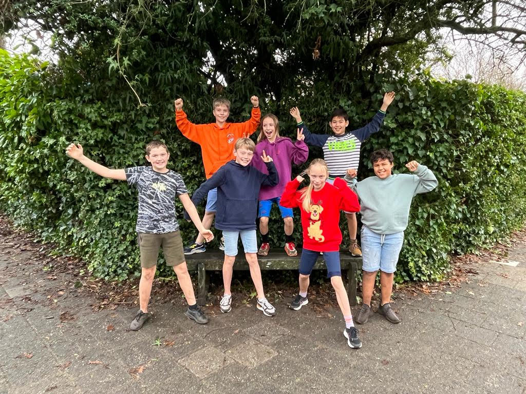 In korte broek naar school: Jens (10) en klasgenootjes komen in actie ...