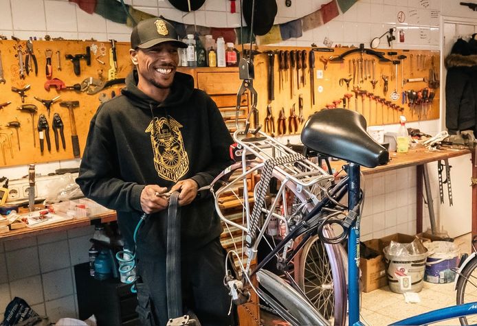 Carnaval? Dan weet de fietsenmaker dat het lekke banden regent: ‘Maar ...