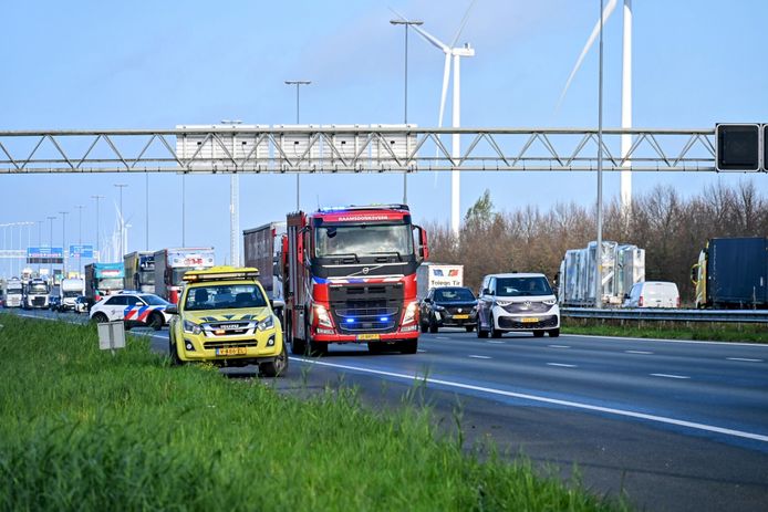 Ongeval tussen vrachtwagen en auto op de A16 bij Prinsenbeek, weg tijdelijk afgesloten | 112 ...