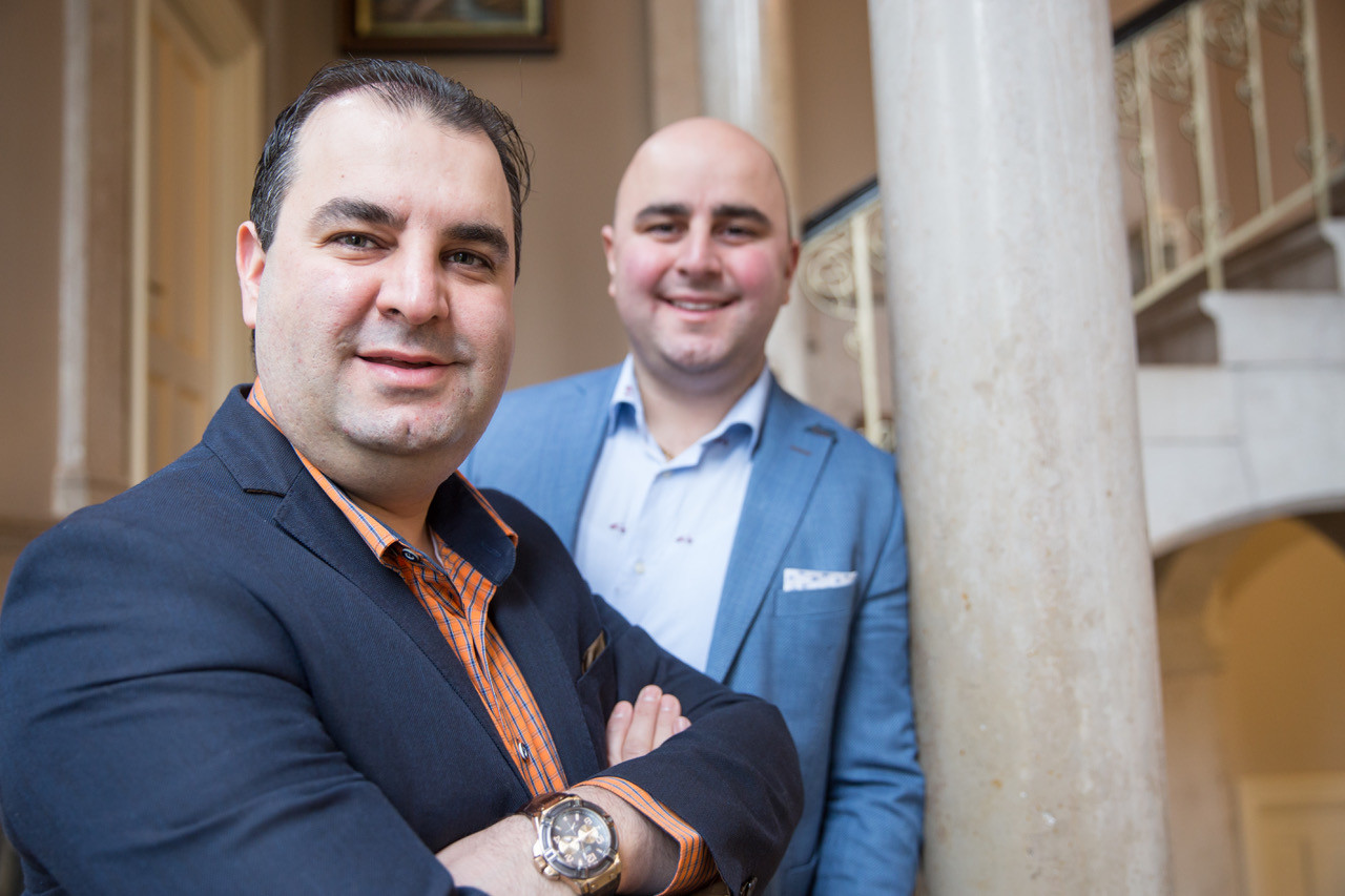 De Azimi’s hebben echt geen 24 miljoen op de bank: ‘Stenen worden pas ...