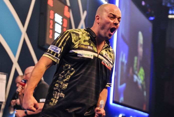 Dekker kruipt door het oog van de naald en vecht zich naar tweede ronde ...