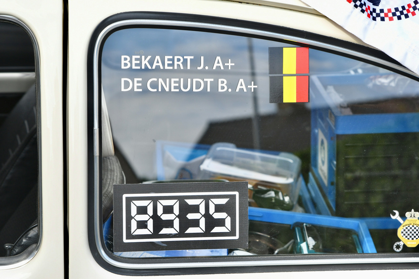 Jan-Willem neemt met VW Kever uit 1975 deel aan Budapest Rally: “Om ...