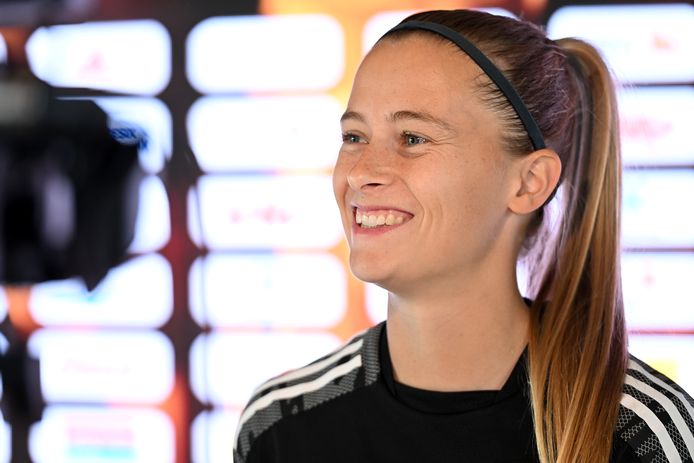 Julie Biesmans, Flame bij PSV die destijds nog carpoolde met Wullaert ...