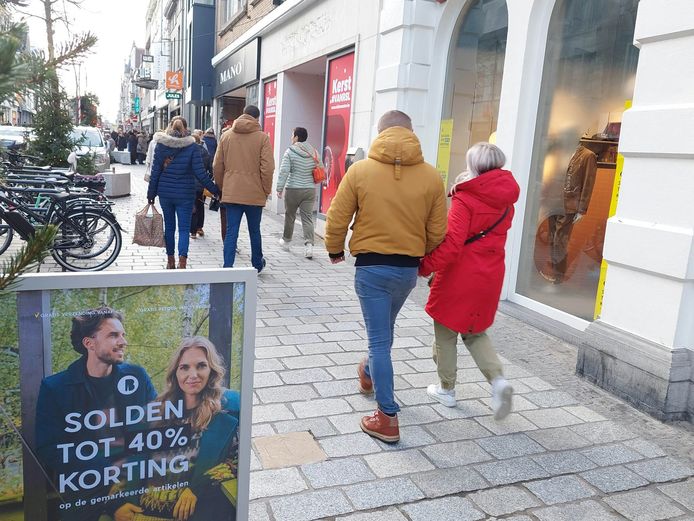Wintersolden rustig gestart, Studio 100-figuren en flashmobs moeten ...