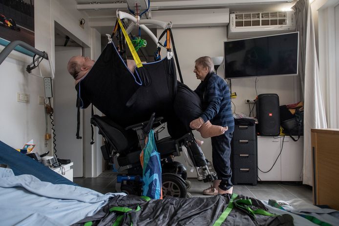 Sterker bed voor Arco (50) van 350 kilo, maar nu is zijn rolstoel te ...