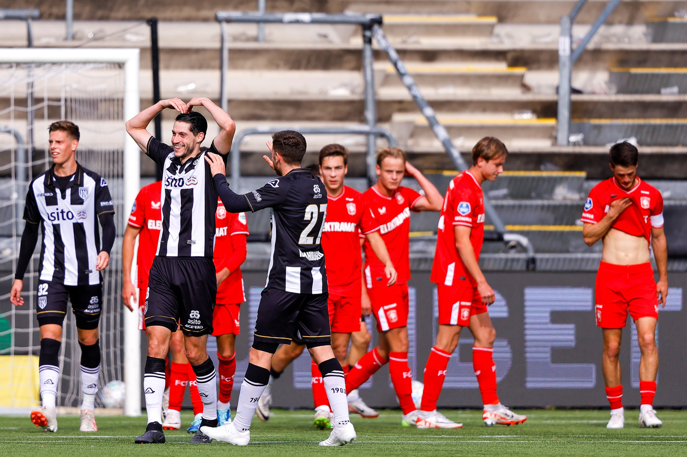 Ook de reserves van Heracles komen in mini-derby terug van een achterstand tegen FC Twente ...