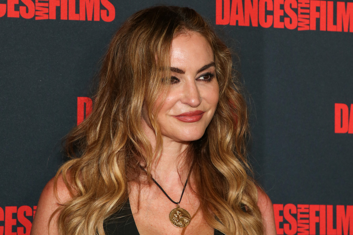 ‘The Sopranos’-actrice Drea de Matteo (51) gooit roer om en lanceert ...