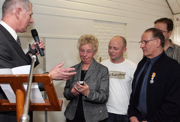 Bijzondere huldiging bij Voorwaarts | Foto | destentor.nl