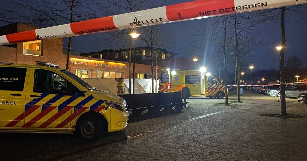 Man die overleed na botsing tegen medisch centrum in Hengelo werd eerst ...