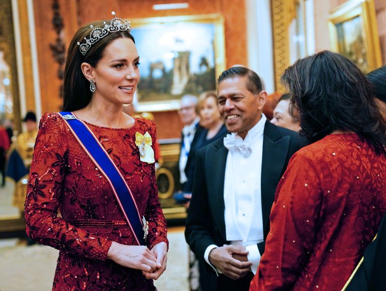 Kate Middleton maakt opnieuw krachtig statement in knalrode glitterjurk