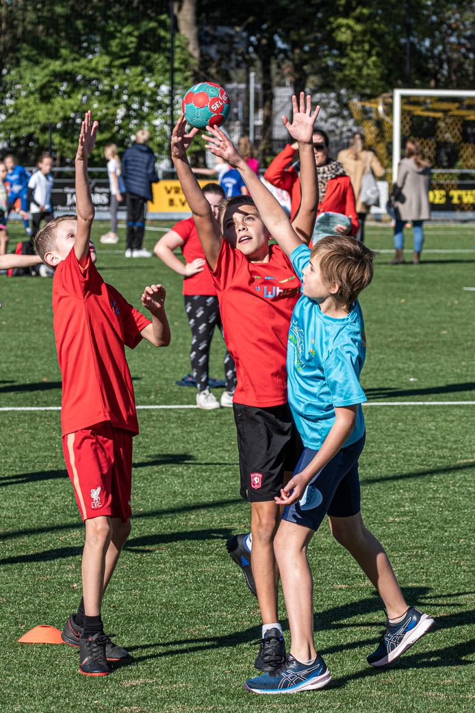 School tegen school, het blijft spannend in Borne | Borne | tubantia.nl