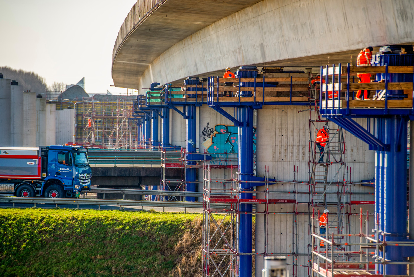 Deel van nieuwe A16 wordt maandag in gebruik genomen | Foto | AD.nl
