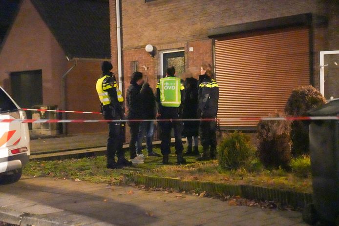Vrouw overleden bij steekpartij in woning in Asten, zoon (24) opgepakt ...