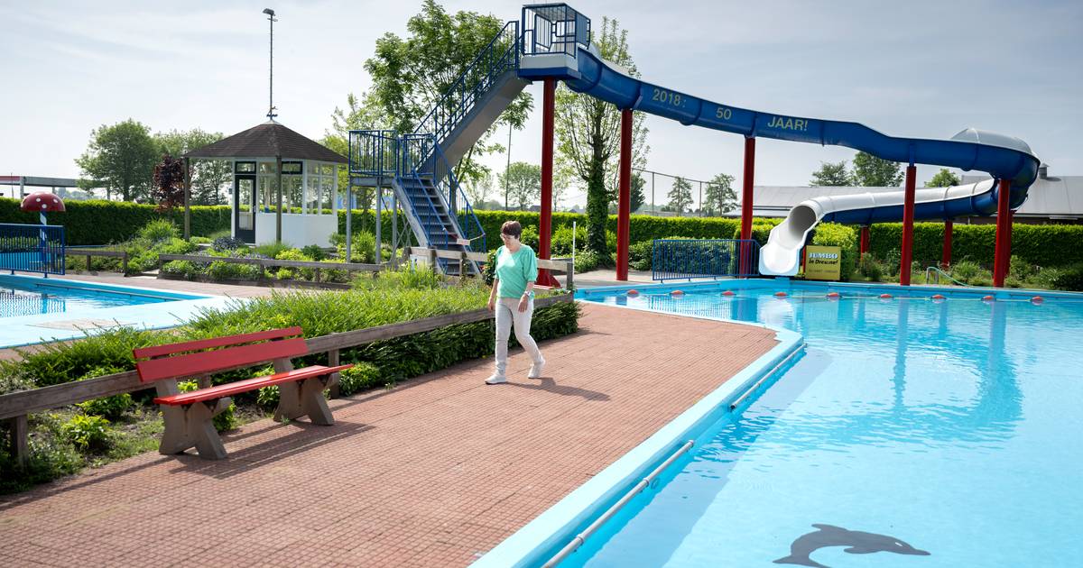 Het is prachtig weer, maar het zwembad kan nog niet open: ‘Een van de ...