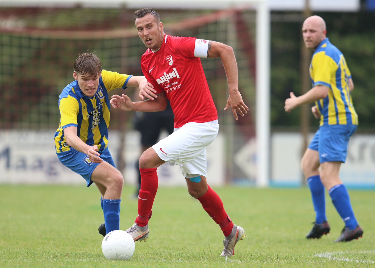 Rood-Wit-icoon tijdelijk terug van voetbalpensioen: ‘Hopelijk kan ik de ...