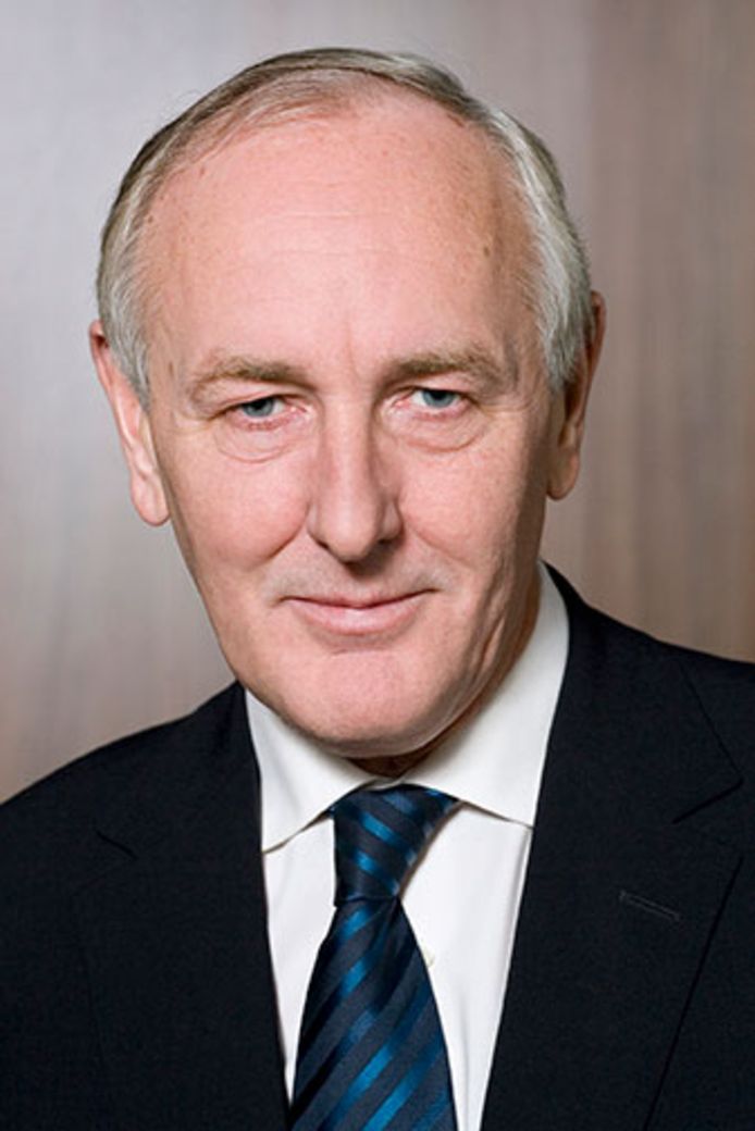 Johan Remkes officieel beëdigd door commissaris van de Koning ...