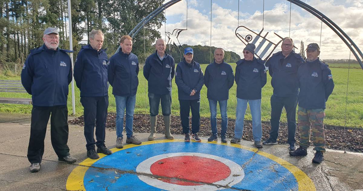 Nagebouwd oorlogsvliegtuig krijgt vaste plek op oud vliegveld Ursel ...