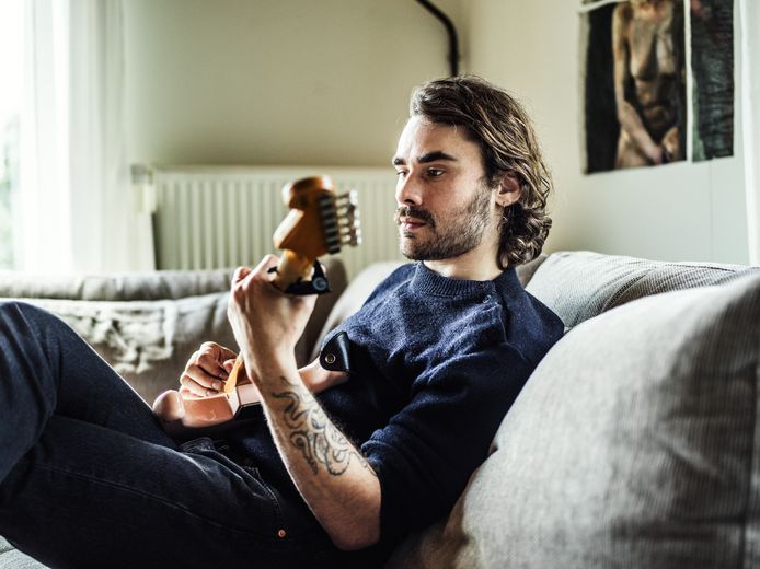 Boris Van Severen brengt hartverwarmend eerbetoon aan overleden vader in nieuw nummer: “Ik wacht ...