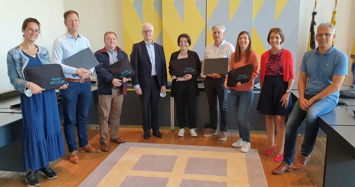 Ravels geeft gratis laptop aan alle kinderen van 5de en 6de leerjaar ...