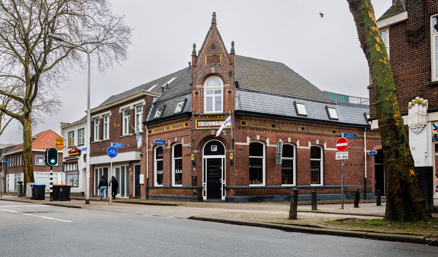 Ook bij bruin café Bierings gaat het licht uit: ‘Mensen lunchen liever ...