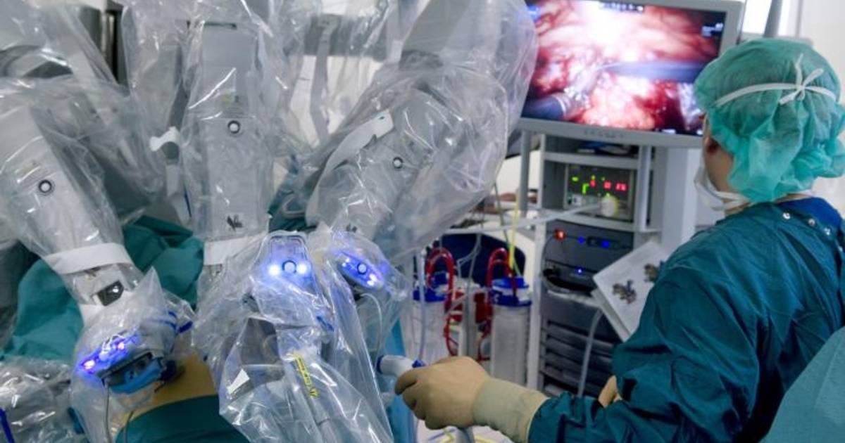 Robot in actie bij operatie in Rijnstate | Arnhem | gelderlander.nl