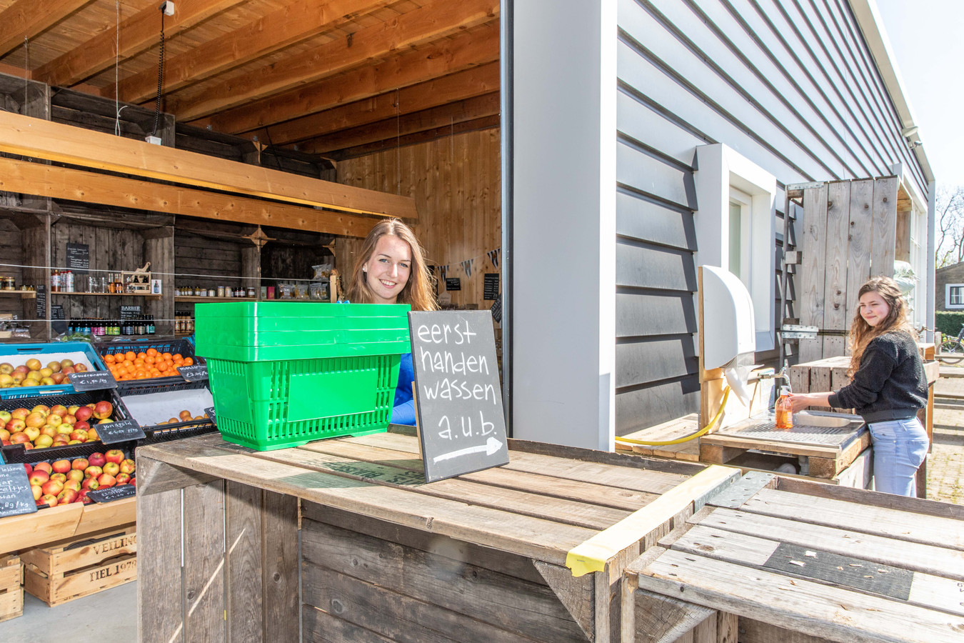 Boerderijwinkels in Zeeland beleven gouden tijden: Stormloop aan ...