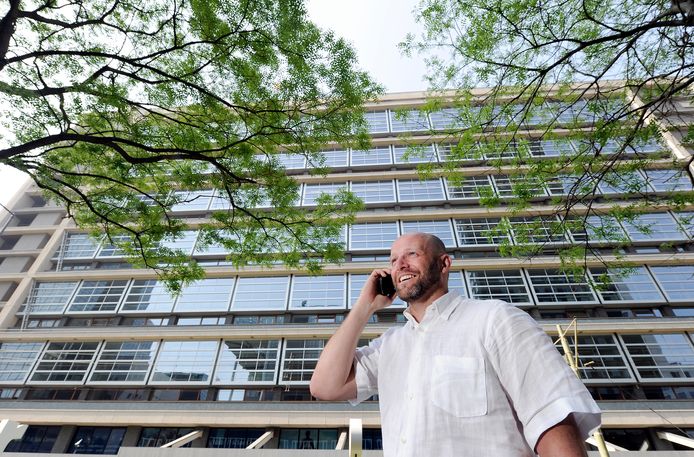 Hoe de verbannen Luc Smits alsnog aan de touwtjes trekt in het ...
