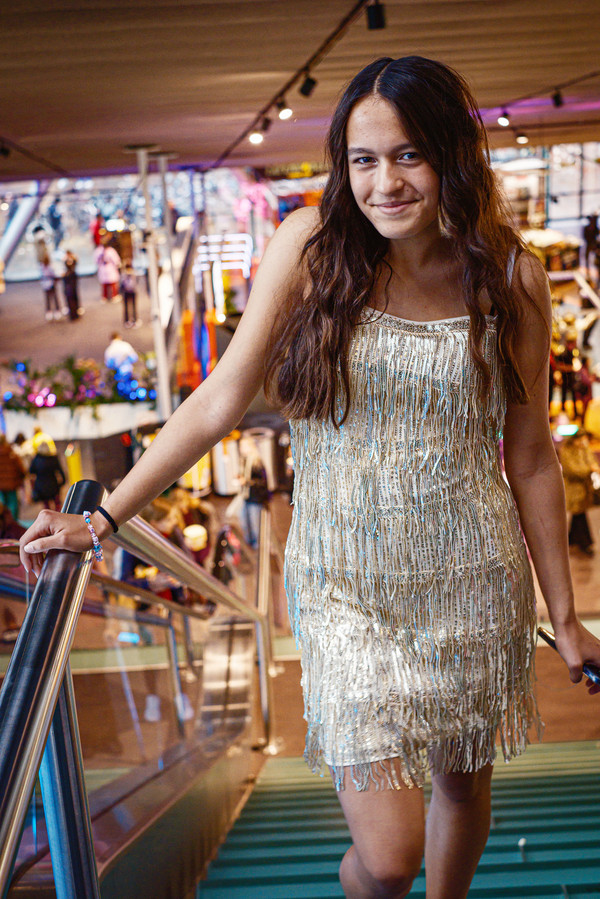 De kracht van Taylor Swift: zingende, springende en dansende Swifties ...