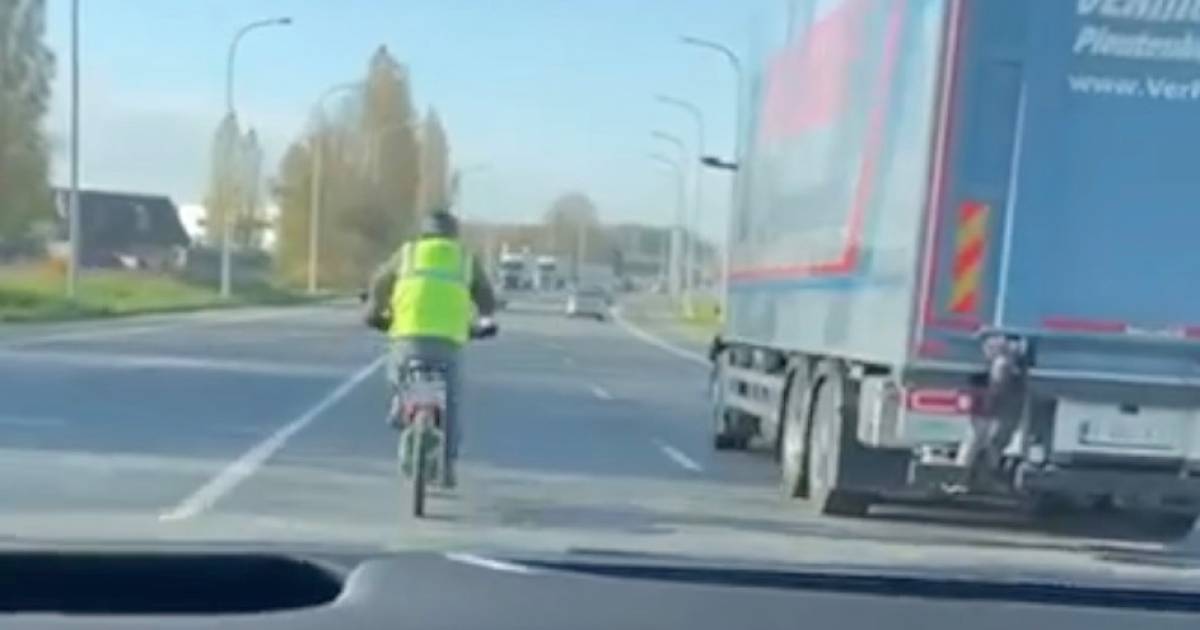 Man rijdt 87 kilometer per uur met fiets op Rijksweg, maar wordt niet ...