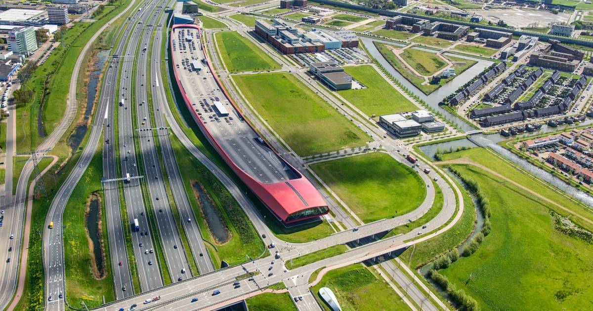 Nieuwe broodjeszaak mét terras op parkeerdek The Wall | Utrecht | AD.nl