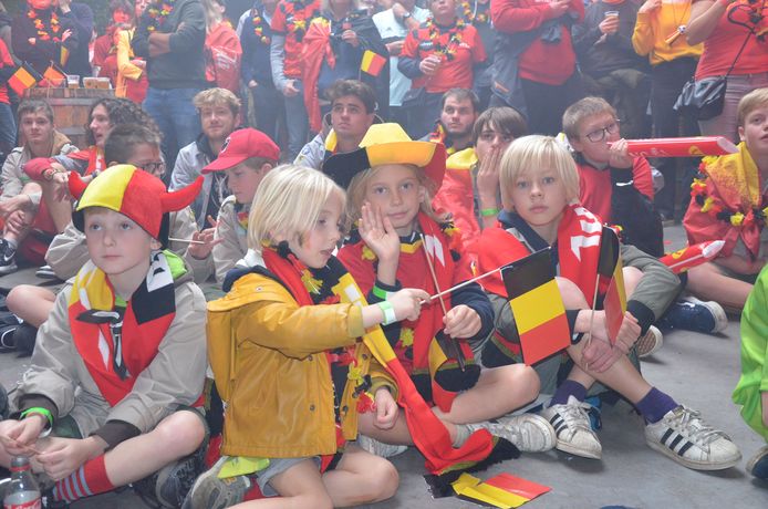 Meer dan 300 Rode Duivels-supporters verzamelen in zaal Mauritz ...