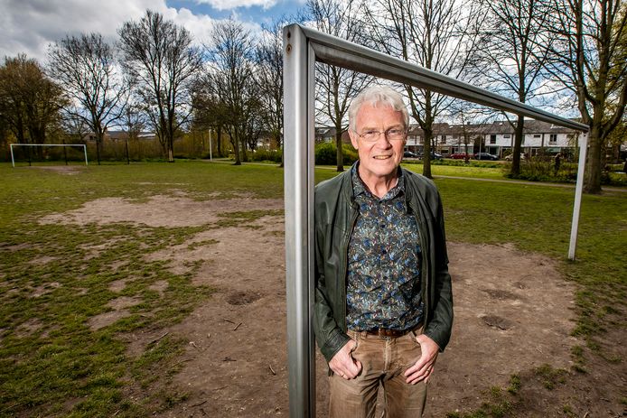 Kunstgrasveld in het Hofpark komt eraan: ‘Dat veldje ziet er nu niet ... Kunstgrasveld in het Hofpark komt eraan: ‘Dat veldje ziet er nu niet ...